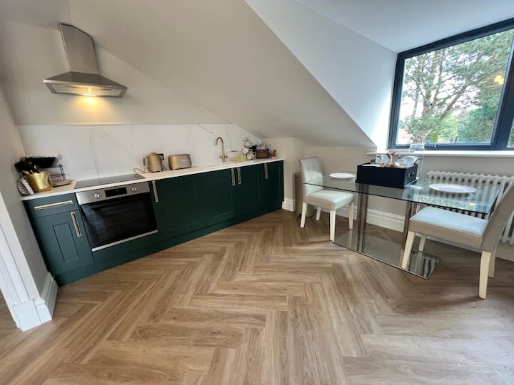 1 Bed Apartment Free Gated Parking, Liverpool L17 - Speke - Liverpool