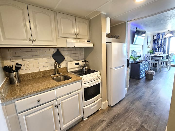 Ocean Front/fireplace/kitchen/studio - Myrtle Beach, SC
