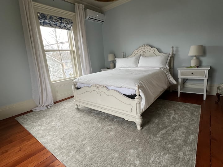 Magnolia Inn (Queen Bedroom) - Lunenburg