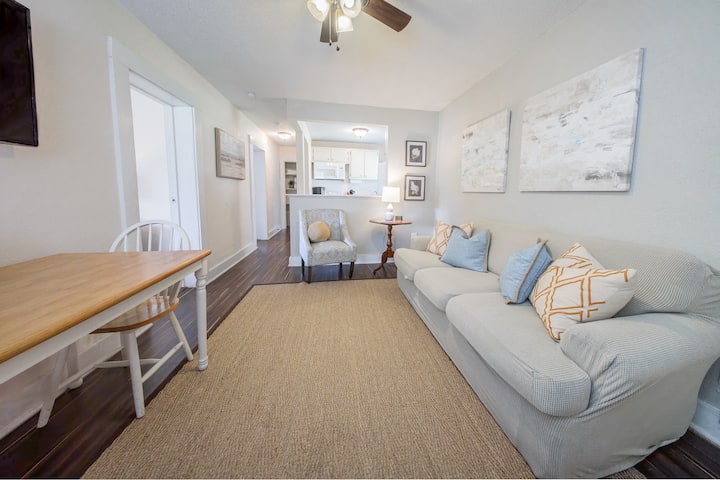 Perfect Midtown Base - 2br W/on-site Laundry - Mobile, AL