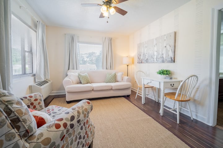 Cozy, Relaxing Two Bedroom Loft - Mobile, AL