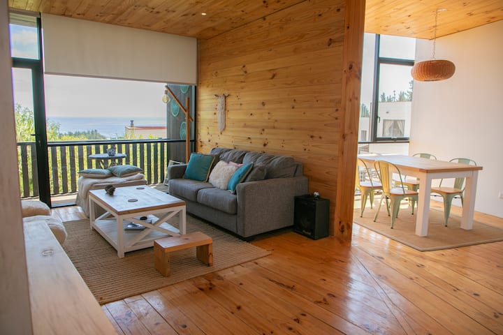 Seaside Retreat: Cozy Home With Ocean View - Pichilemu