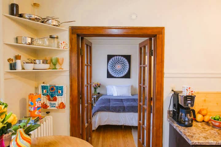 Month-to-month Safe, Pied-à-terre + Chef’s Kitchen - Highland Park, IL