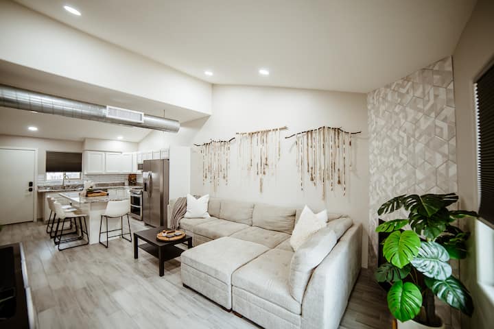 Central Quiet 2br/2ba Condo• 2 Kings• Chef Kitchen - Tucson, AZ