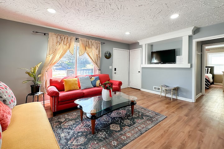 Cozy Home In Near Unmc And Aksarben Village - Omaha, NE