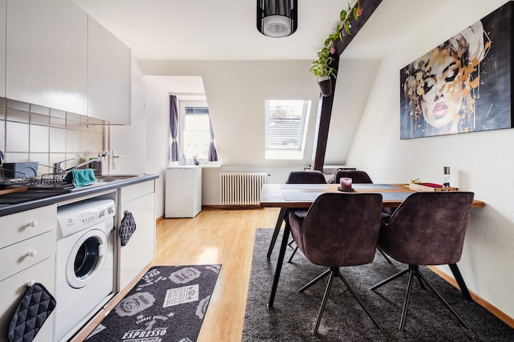 Charmante Wohnung An Beliebter, Urbaner Lage - Zürich