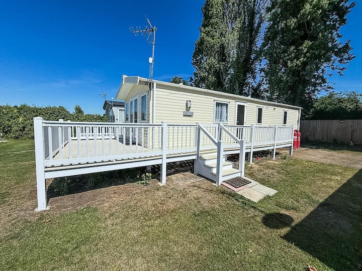 Gorgeous Caravan At Dovercourt Park Ref 44510a - Harwich
