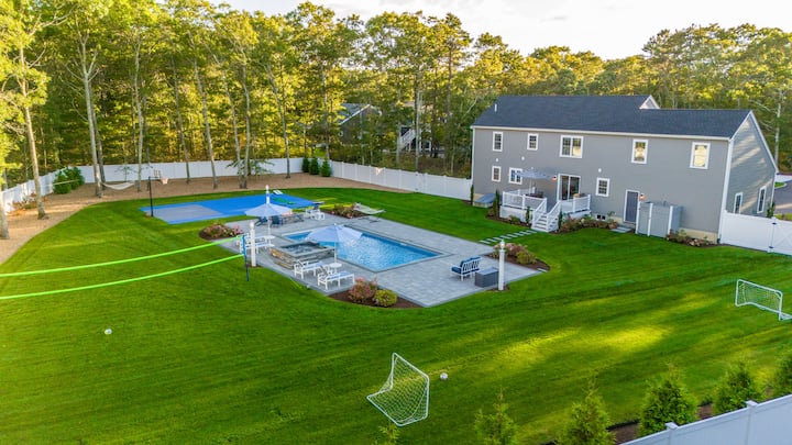 Cape Cod In A Luxe New Construction - Sandwich, MA