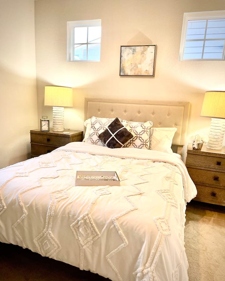 Dedicated Bathroom, Model Home, Queen Bed. - Suffolk, VA