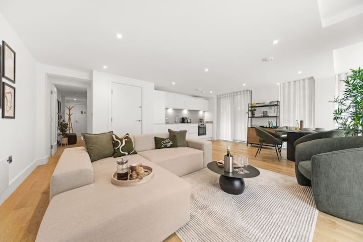 Luxury Apt Harrogate Centre W/ Parking + Balcony - Harrogate