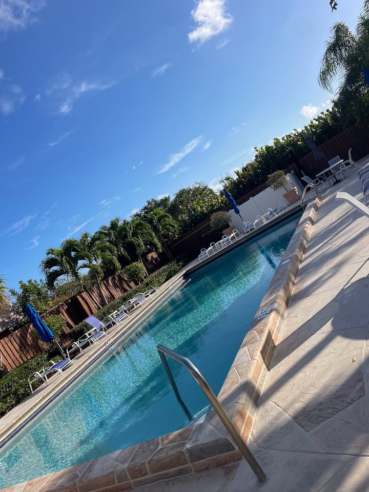 Newly Remodeled Townhouse With Pool, Walk To Beach - Jupiter, FL
