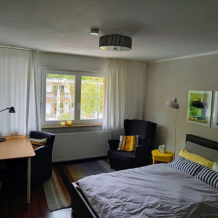 Sonniges Zimmer In Stuttgart Süd: Grün & Citynah - Stuttgart