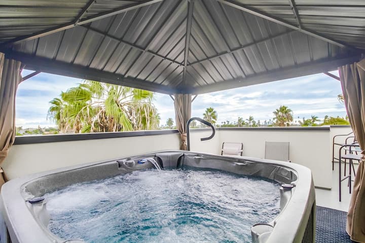 Hot Tub, New 2 Bedroom Park Blvd Condo - Mission Valley - San Diego