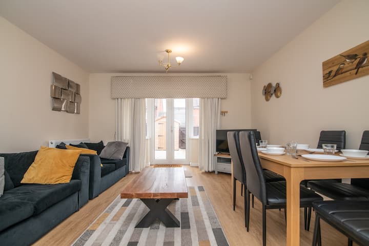 Lovely Refurbed 4 Bed House In Black Country - Wolverhampton