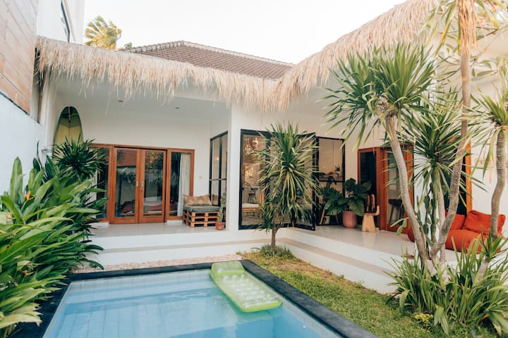 Villa Flow - Tropical Oasis - 3br Private Pool - Canggu