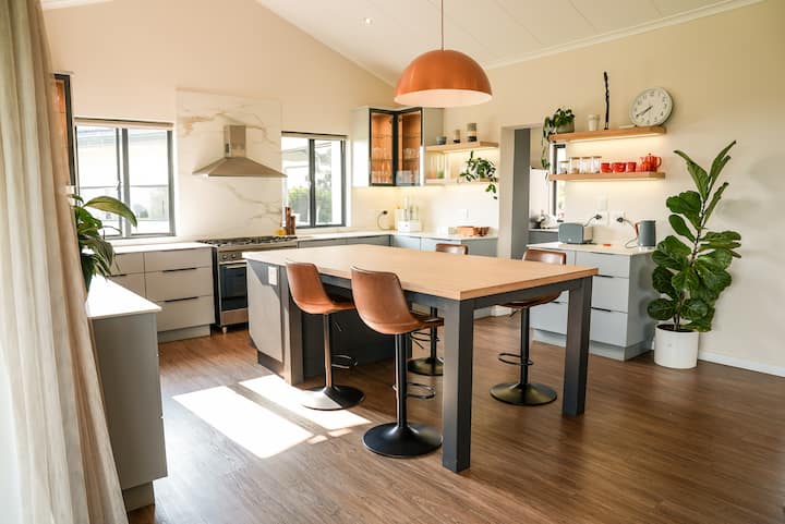 Upmarket Modern Beautiful Home - Howick