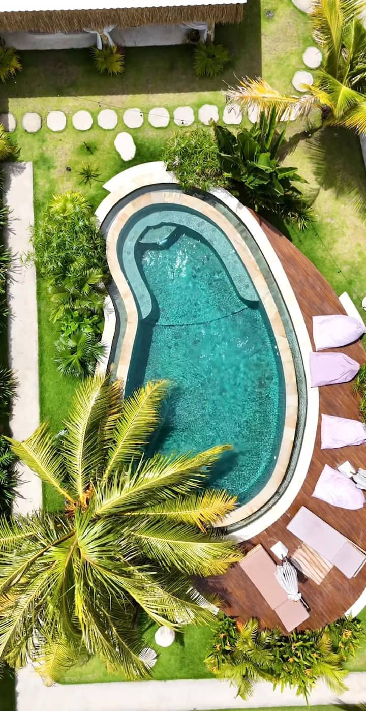 Surfers Paradise Near The Beach - Indonesia