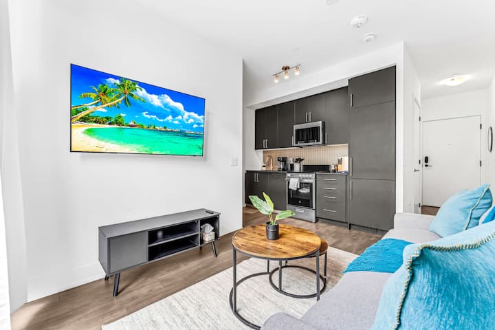 Ultra Modern 1 Bed/1 Bath Condo In Oakville - Milton