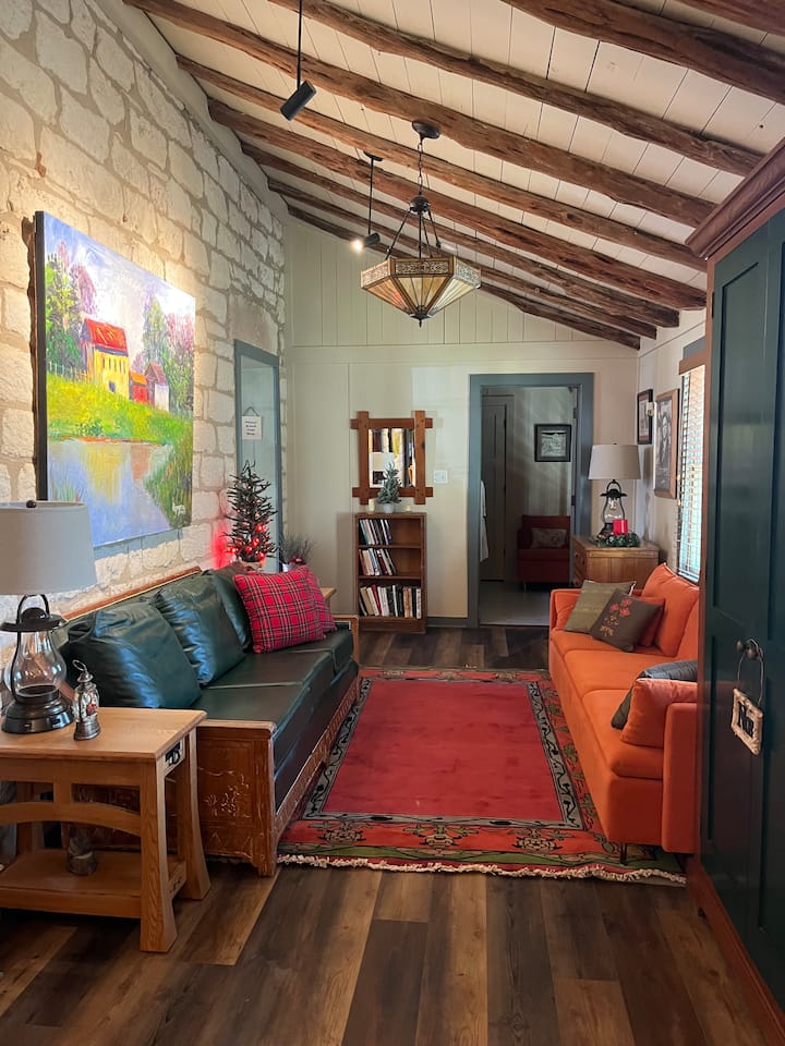 New! Historic Guest Home On Main - Heart Of Town - Salado, TX