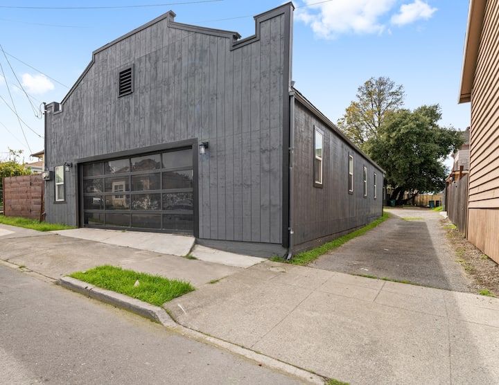 Home In Hayward - Castro Valley, CA
