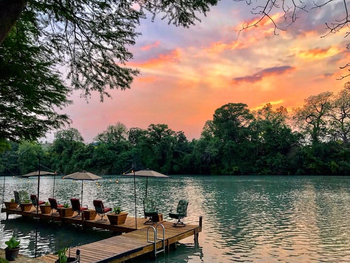 Sleeps 32 Waterfront Lake House - Seguin