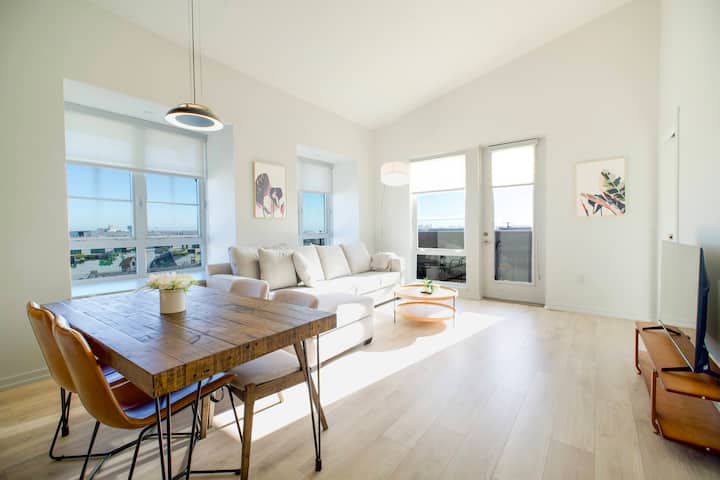 Central Hollywood Apt W/ Pool Gym & Free Parking - Beverly Hills, CA