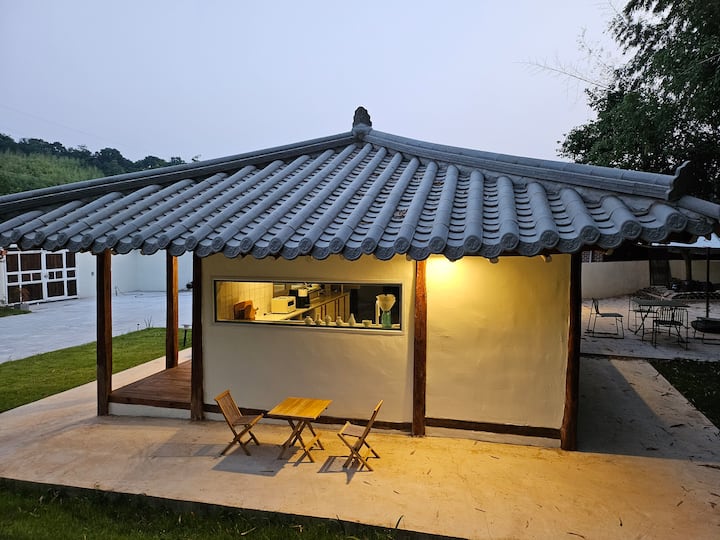 한옥 독채# 담담스테이#본채
와별채 12월와인1병 이벤트행사 - Gwangju