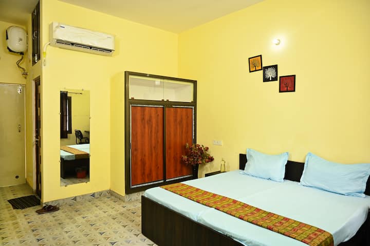 Neerja Guest House - City Of Spirituality - Varanasi