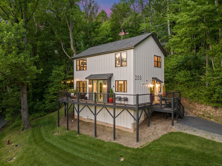 Modern Home W/hot Tub, Fire Pit, Outdoor Games - Waynesville, NC