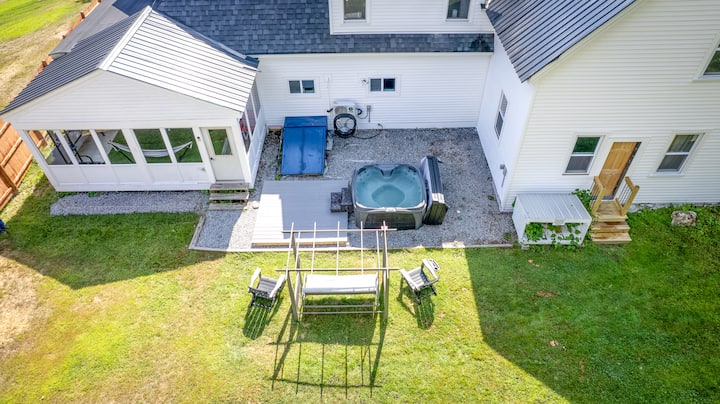16+ Ppl 2 Hot Tubs, Game Room, Fire Pit - New Hampshire (State)