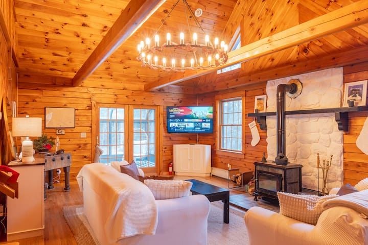 Secluded Lux Cabin Hot Tub, 2 Mins To Bethel Woods - Bethel, NY
