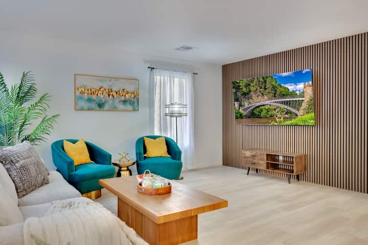 10 Mins To Strip Family-friendly 4b/3b Two Story - Las Vegas