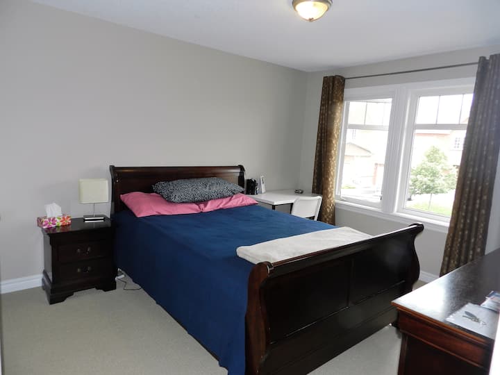Up To Two Rooms With Attached Private Bathroom - Kanata