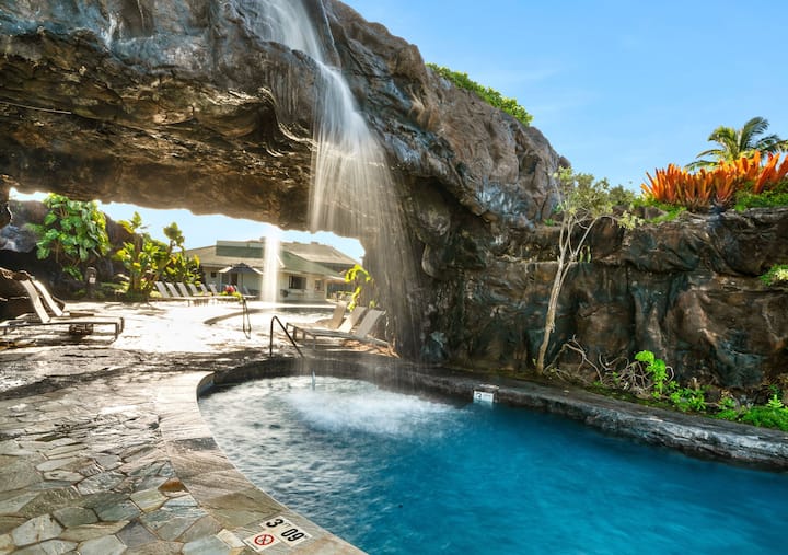 Lava Lounge-pool View/walkout Access, 2 Queen Beds - Lihue, HI