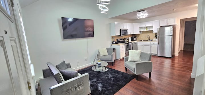 Beautiful Home Near Fsu/famu- Perfect For Stadium - Tallahassee, FL