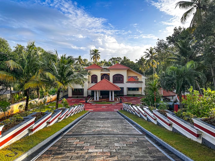 Parvathy Serenity - Attingal