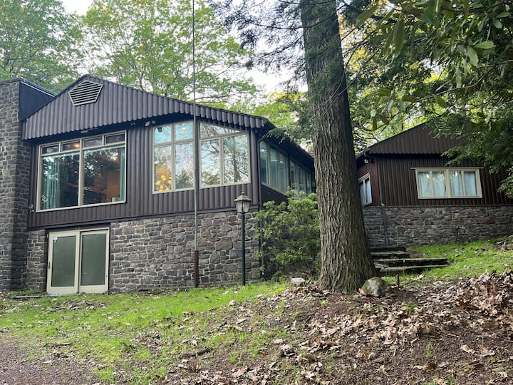 Mid-century Modern Lake Harmony Chalet - Hickory Run State Park, White Haven