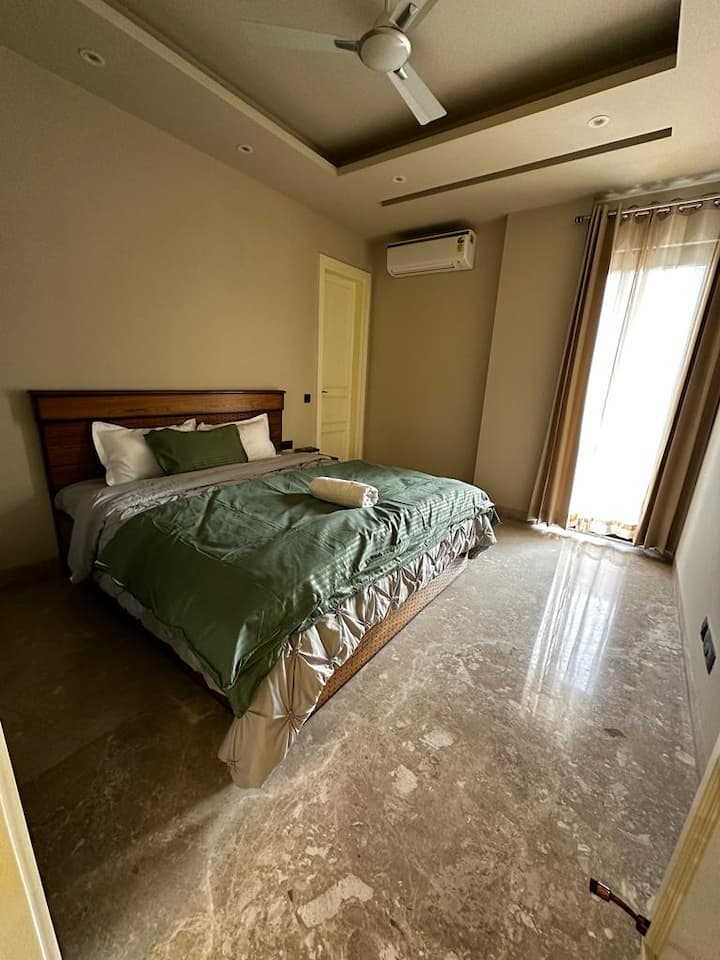 Chic | Stylish 3bhk Apt | Cyber Hub | Mg Road - Gurgaon