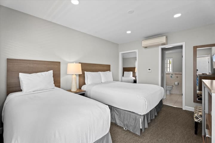 Beautiful Family Hotel Room - Venice Beach