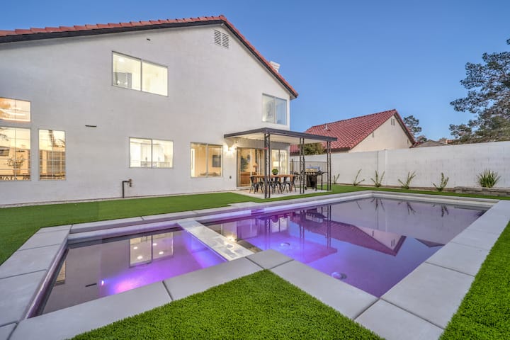 Entertainment Galore In 4br Oasis W/ Pool! - Las Vegas, NV
