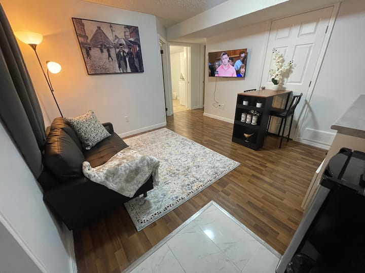 Your Perfect Cozy Escape In South West Edmonton - Edmonton, Canada