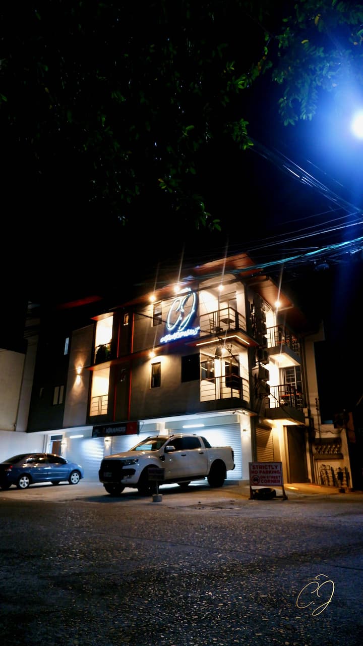 Diamond 2br -City Center, Parking, Netflix Premium - Olongapo