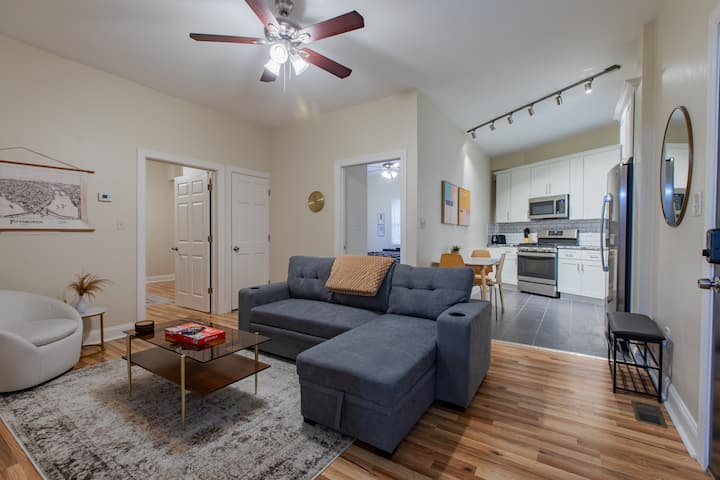 Shadyside 2bed 2bath W/ Parking! - Forest Hills, PA