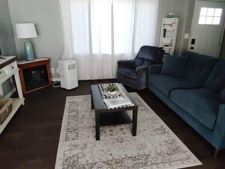 Centrally Located Duplex Unit. - Puyallup, WA