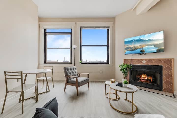 Luxury Loft & Cozy Room | Parking |Wi-fi - Cleveland, OH
