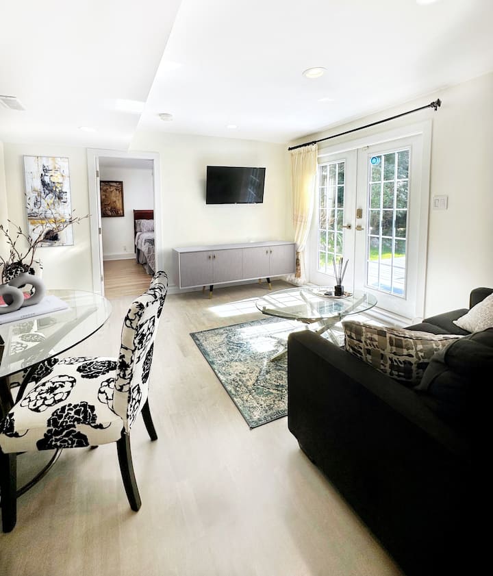 Renovated Cozy Home In  North Vancouver - North Vancouver