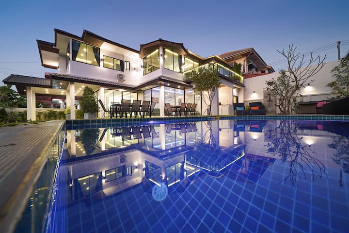 Villa Moderne De Luxe Avec Piscine - Pattaya City