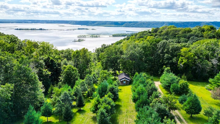 Sunset Studio Amazing Views, New With Hot Tub! - Harpers Ferry, IA