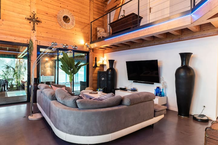 Chalet Avec Piscine Inter Jacuzzi -Parc De 10 Ha - Bourg-en-Bresse