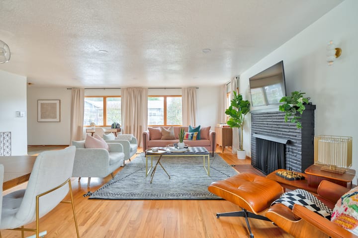 Mid-century Hillsdale Retreat - Portland, OR
